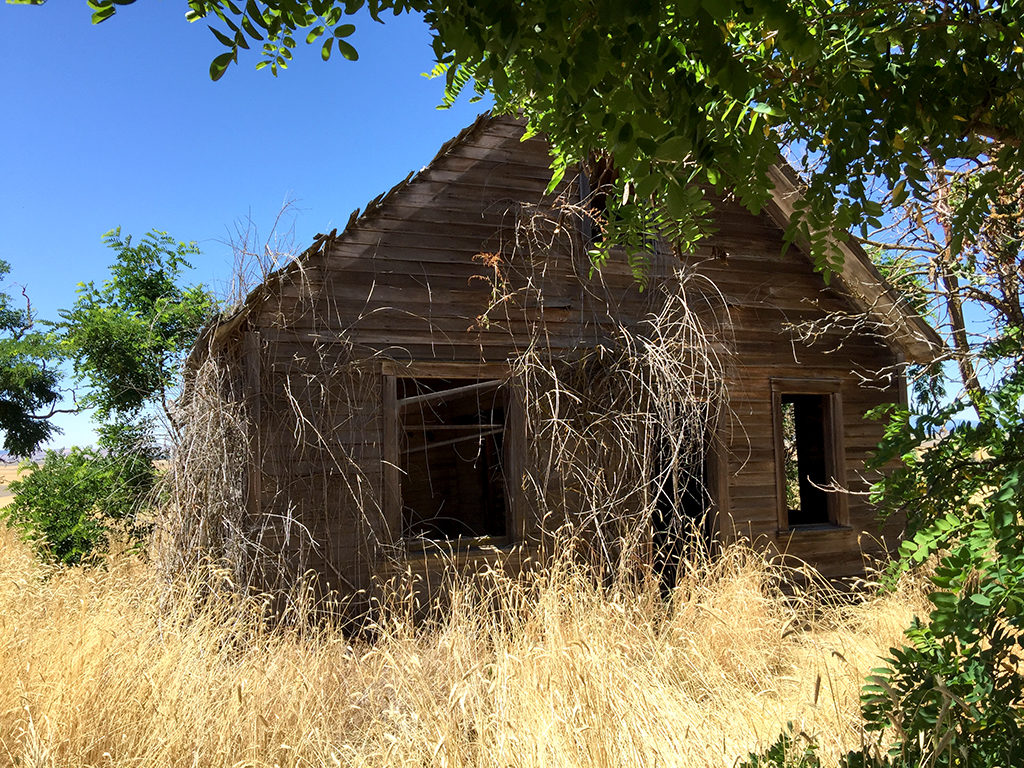 Cascade Volcano Viewpoint on US97 in Kickitat Valley, Washington