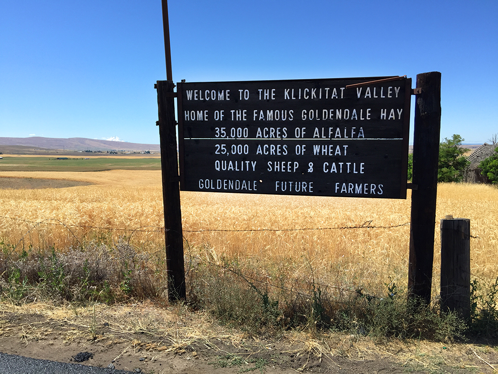 Cascade Volcano Viewpoint on US97 in Kickitat Valley, Washington