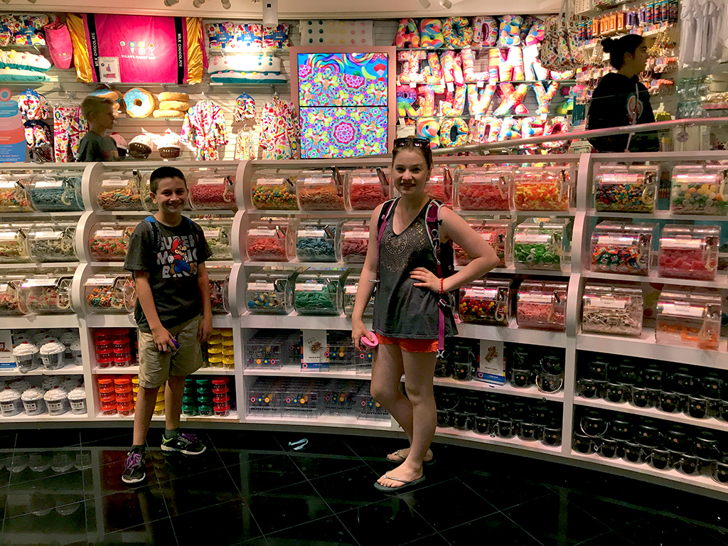 Honest Review of Dylan's Candy Cafe & Bar on Chicago's Magnificent Mile