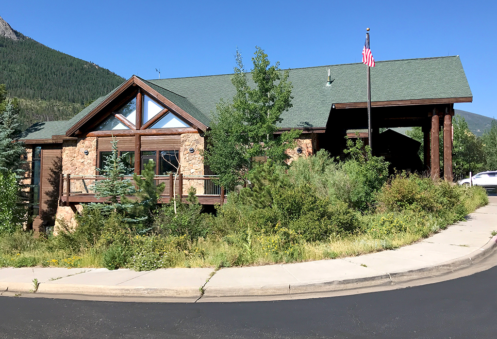 Fall River Visitor Center At Rocky Mountain National Park